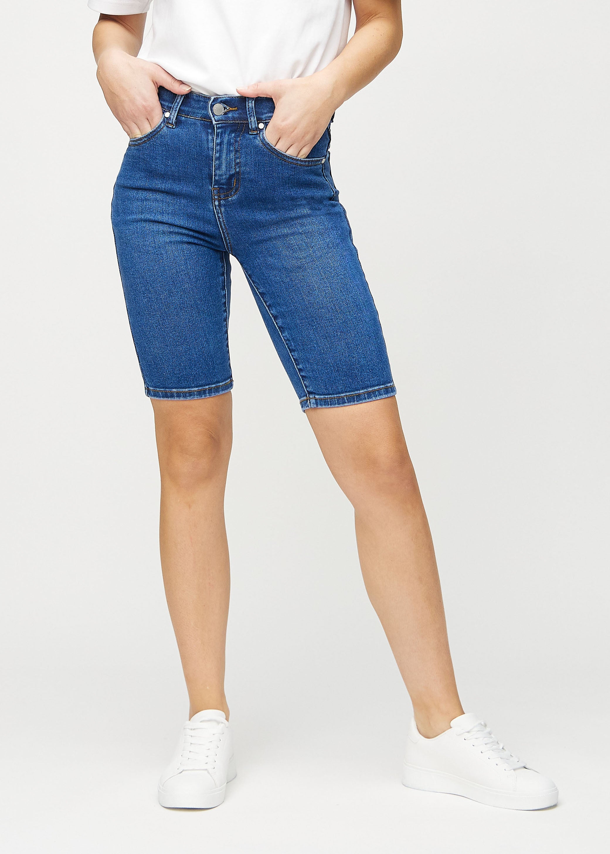 Oceans™ Middle-Skinny Denim Shorts – Dark Blue – Women | Perfect Jeans